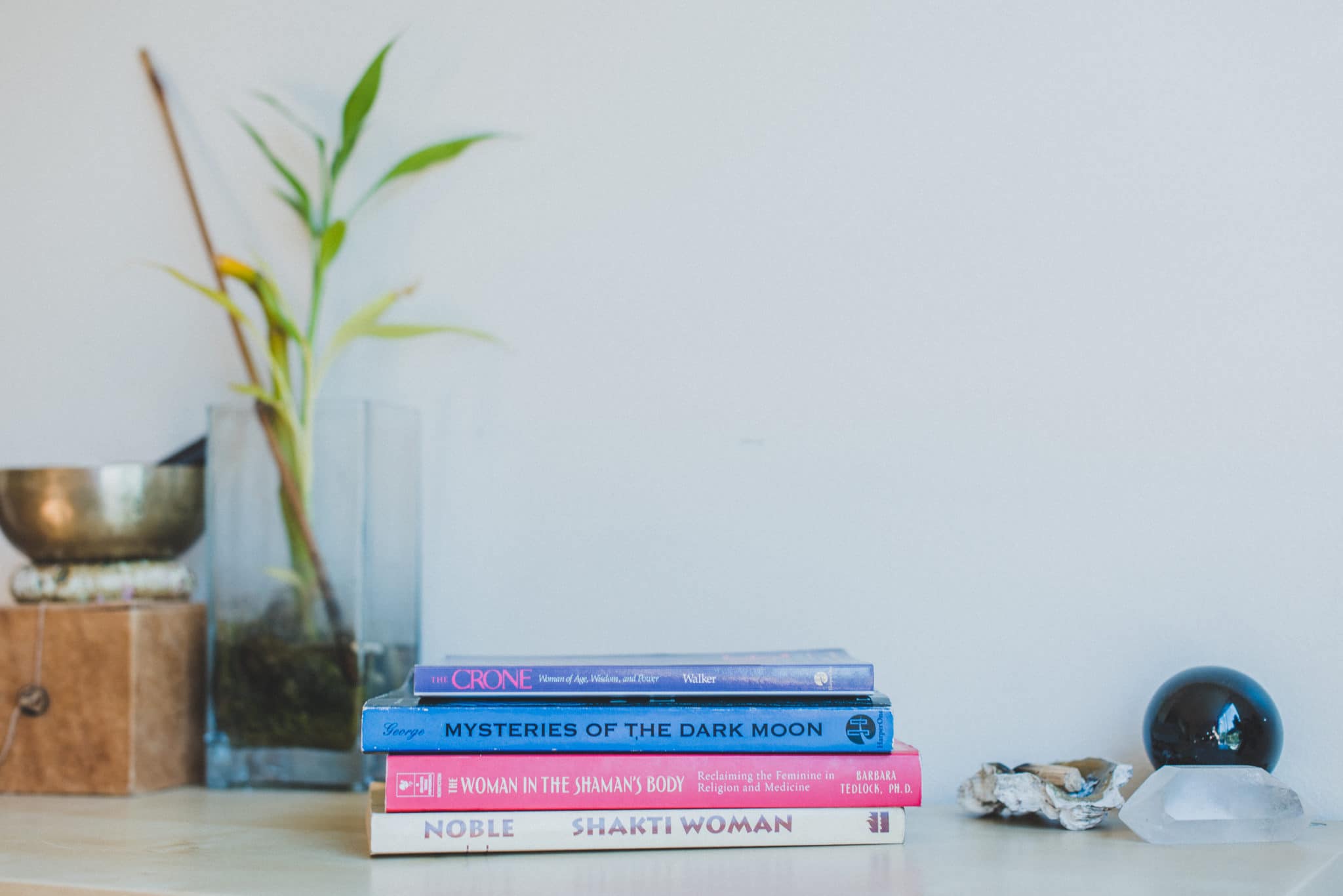 16 Book Suggestions for the Empowered Woman - Rising Woman