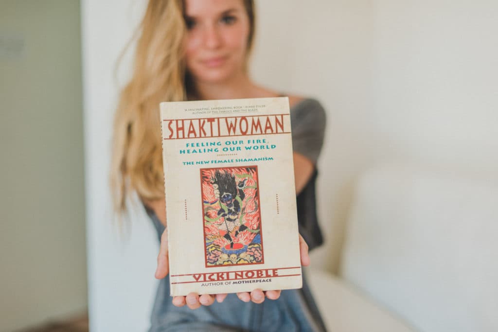 16 Book Suggestions for the Empowered Woman - Rising Woman